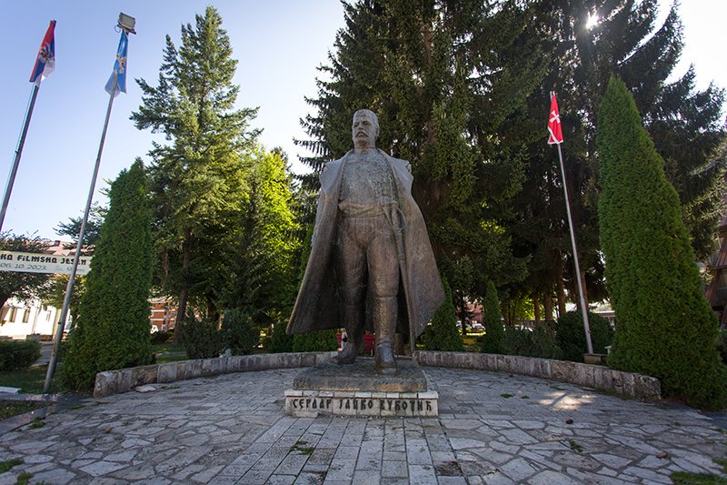 Spomenik serdaru Janku Vukotiću